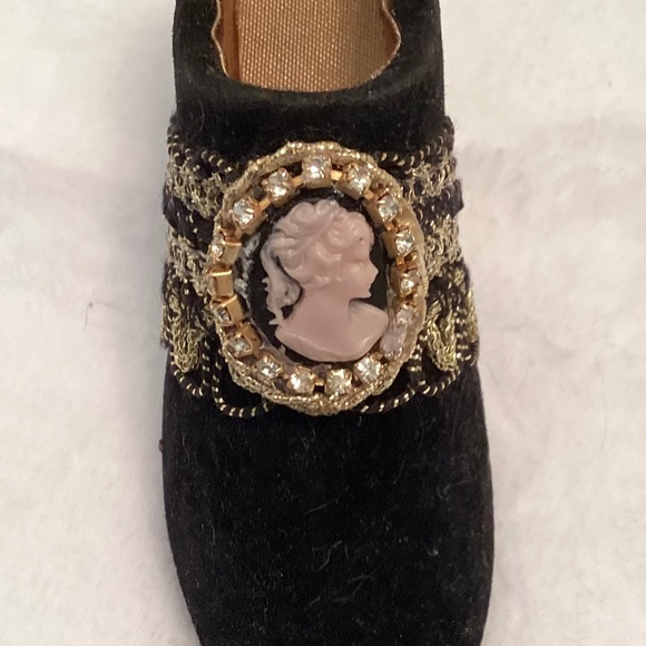 Aztec Imports | Other | Intage Black Velvet Miniature Shoecameo Toe ...